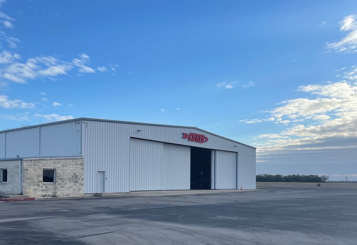 Transient Piston Aircraft - Cutter Aviation GTU - Aircraft Hangar ...
