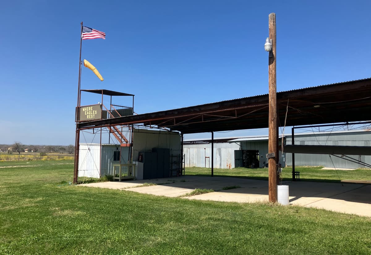 Shade Hangars 2800 ft Turf Runway - Aircraft Hangar nightly rental ...
