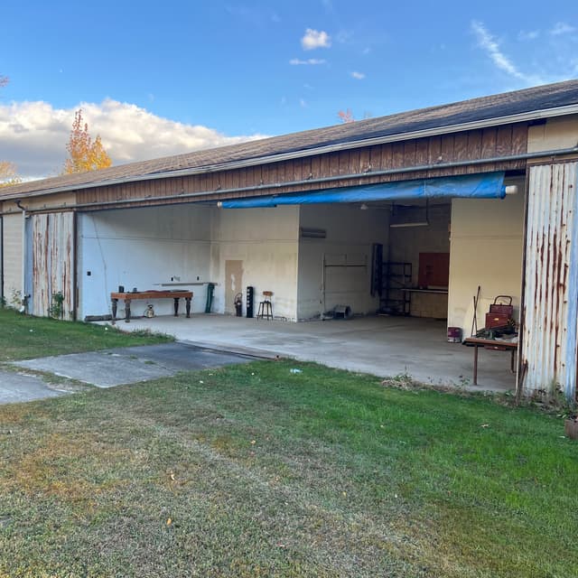 Small Hanger - Fits Cessna Comfortably - Aircraft Hangar nightly rental ...